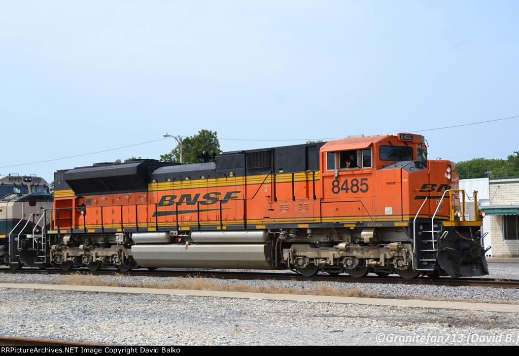 BNSF 8485